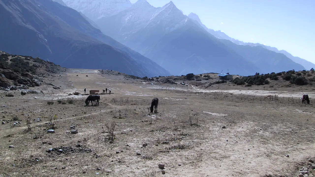 Higher than Lukla: Syangboche, the Forgotten Airstrip in Everest - Avio ...