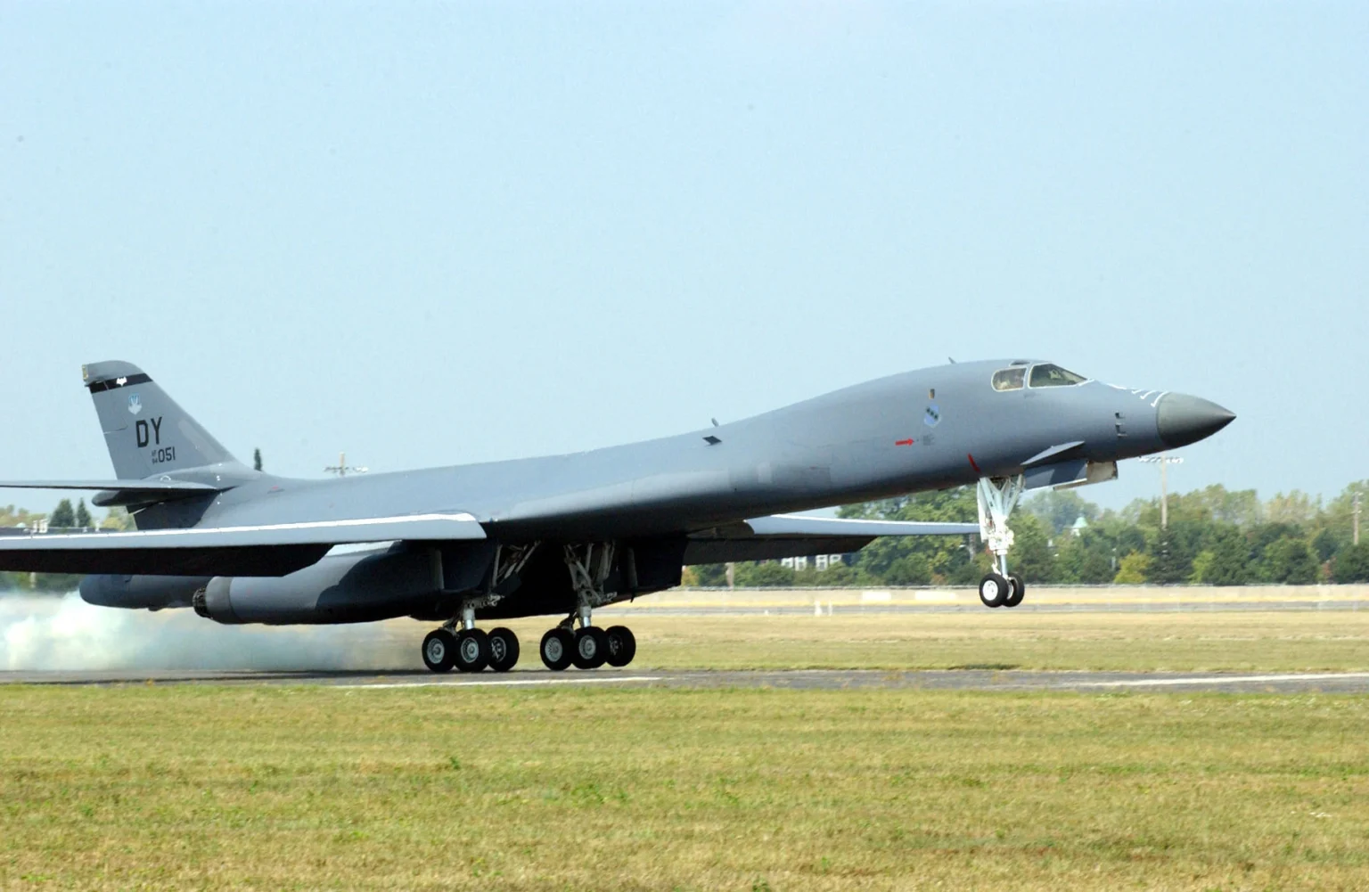 Largest Air Force in the World Reveals B-1B Bomber Carrying ARRW ...